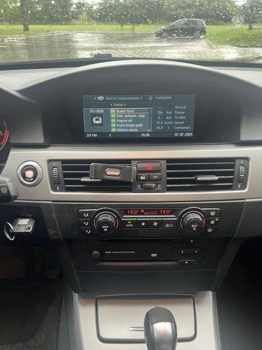 Pelēks BMW 320 2006 Kauņa, ar dzinēja tilpumu 2.00 L un nobraukumu 315 tūkst. km par 2950 €, foto 10 vietnē AUTOMOTO.COM.LV