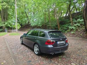 Pelēks BMW 320 2006 Viļņa, ar dzinēja tilpumu 2.00 L un nobraukumu 480 tūkst. km par 2200 €, foto 5 vietnē AUTOMOTO.COM.LV
