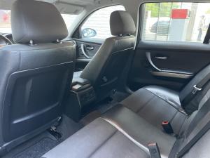 Pelēks BMW 320 2006 Alīta, ar dzinēja tilpumu 2.00 L un nobraukumu 315 tūkst. km par 2900 €, foto 16 vietnē AUTOMOTO.COM.LV