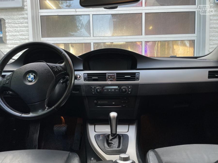 Pelēks BMW 320 2006 Alīta, ar dzinēja tilpumu 2.00 L un nobraukumu 315 tūkst. km par 2900 €, foto 18 vietnē AUTOMOTO.COM.LV