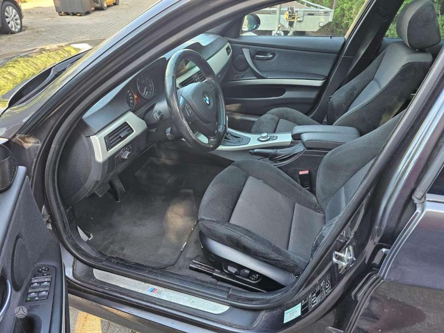 Grey BMW 320 2006 in Kaunas, with an engine capacity of 2.00 L and mileage of 331 thousand km for 4250 €, photo 13 on AUTOMOTO.COM.LV