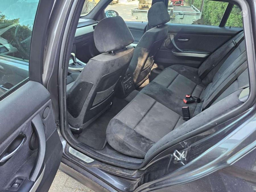 Grey BMW 320 2006 in Kaunas, with an engine capacity of 2.00 L and mileage of 331 thousand km for 4250 €, photo 14 on AUTOMOTO.COM.LV