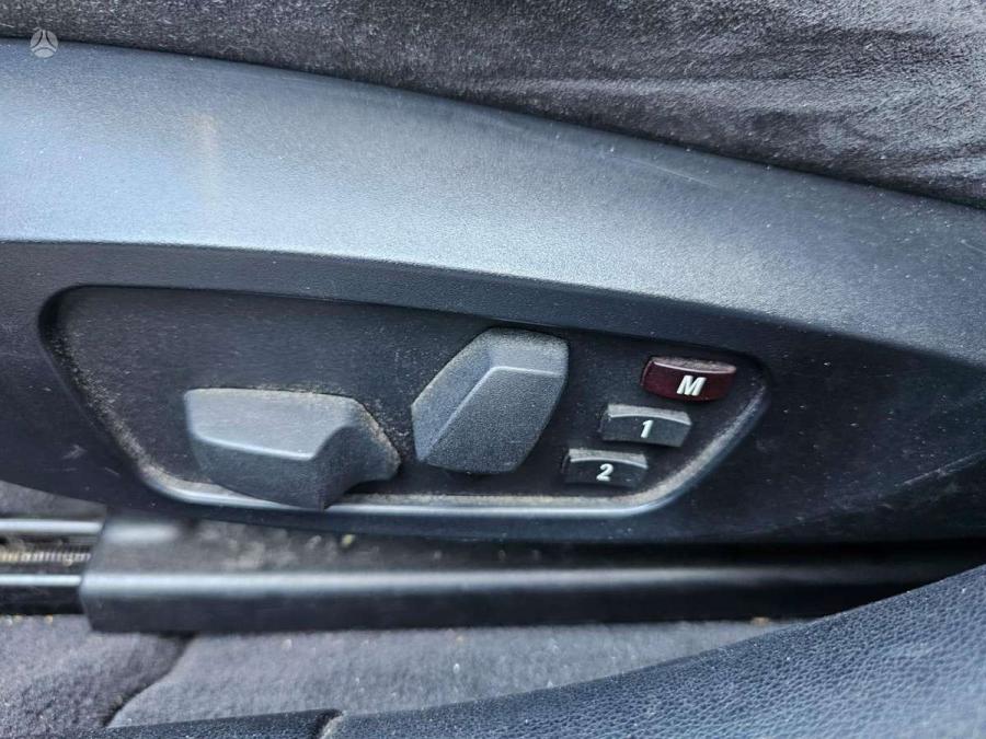 Grey BMW 320 2006 in Kaunas, with an engine capacity of 2.00 L and mileage of 331 thousand km for 4250 €, photo 17 on AUTOMOTO.COM.LV