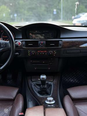 Pelēks BMW 320 2006 Viļņa, ar dzinēja tilpumu 2.00 L un nobraukumu 372 tūkst. km par 2950 €, foto 16 vietnē AUTOMOTO.COM.LV