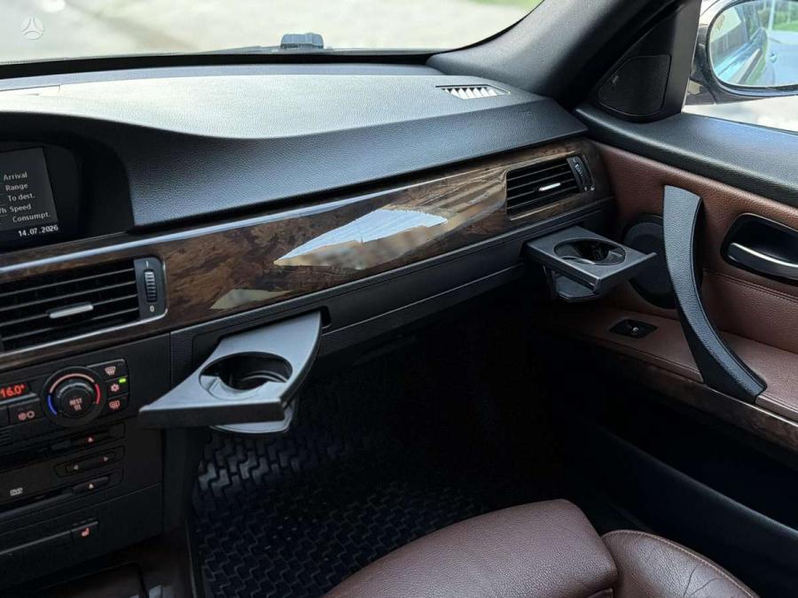 Pelēks BMW 320 2006 Viļņa, ar dzinēja tilpumu 2.00 L un nobraukumu 372 tūkst. km par 2950 €, foto 22 vietnē AUTOMOTO.COM.LV
