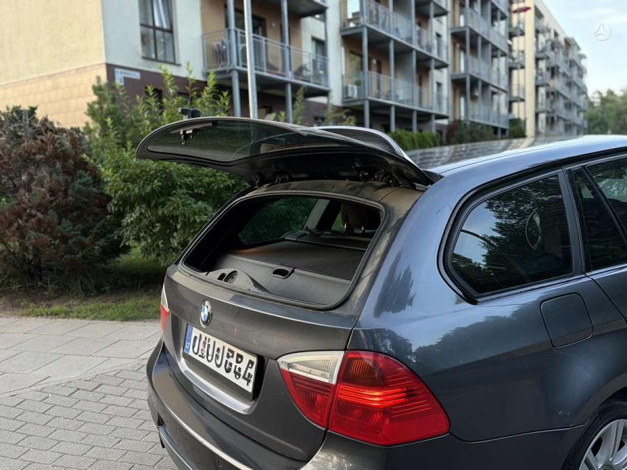 Pelēks BMW 320 2006 Viļņa, ar dzinēja tilpumu 2.00 L un nobraukumu 372 tūkst. km par 2950 €, foto 37 vietnē AUTOMOTO.COM.LV
