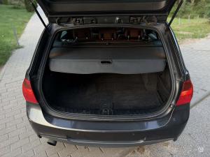 Pelēks BMW 320 2006 Viļņa, ar dzinēja tilpumu 2.00 L un nobraukumu 372 tūkst. km par 2950 €, foto 40 vietnē AUTOMOTO.COM.LV