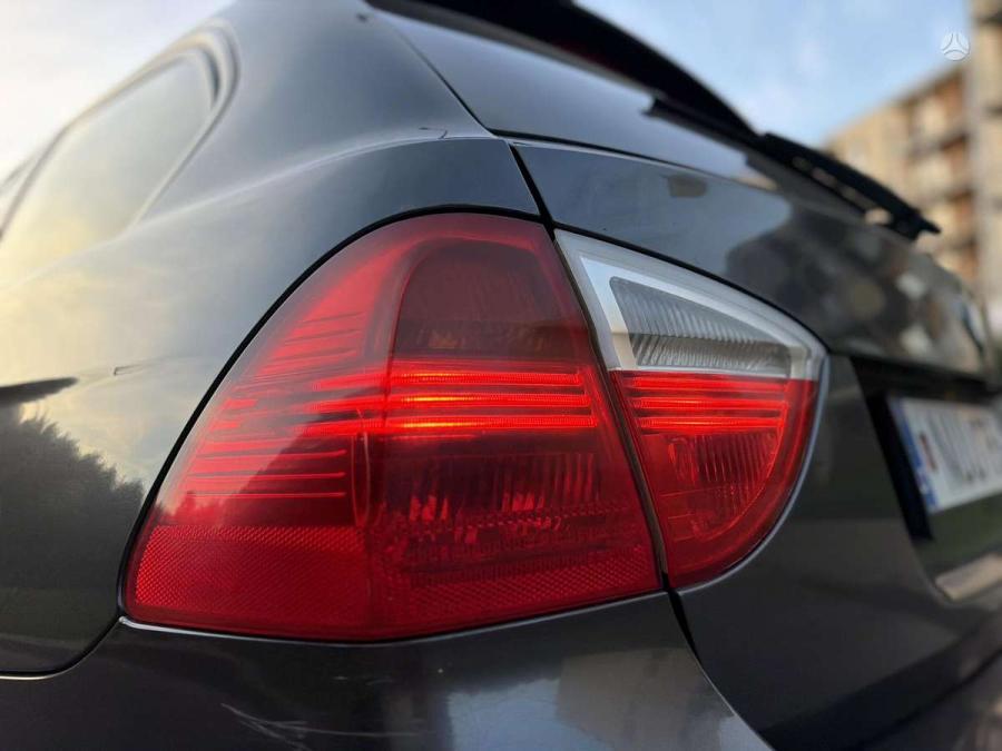 Pelēks BMW 320 2006 Viļņa, ar dzinēja tilpumu 2.00 L un nobraukumu 372 tūkst. km par 2950 €, foto 41 vietnē AUTOMOTO.COM.LV