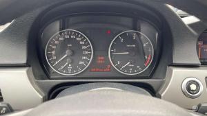 Pelēks BMW 320 2006 Marijampole, ar dzinēja tilpumu 2.00 L un nobraukumu 385 tūkst. km par 3450 €, foto 13 vietnē AUTOMOTO.COM.LV