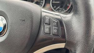 Pelēks BMW 320 2006 Marijampole, ar dzinēja tilpumu 2.00 L un nobraukumu 385 tūkst. km par 3450 €, foto 16 vietnē AUTOMOTO.COM.LV