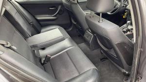 Pelēks BMW 320 2006 Marijampole, ar dzinēja tilpumu 2.00 L un nobraukumu 385 tūkst. km par 3450 €, foto 22 vietnē AUTOMOTO.COM.LV