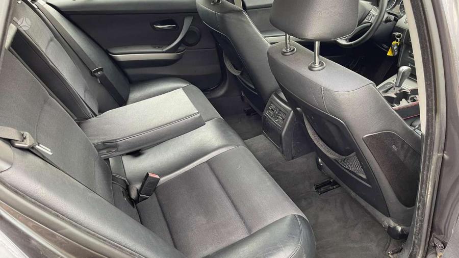 Pelēks BMW 320 2006 Marijampole, ar dzinēja tilpumu 2.00 L un nobraukumu 385 tūkst. km par 3450 €, foto 22 vietnē AUTOMOTO.COM.LV