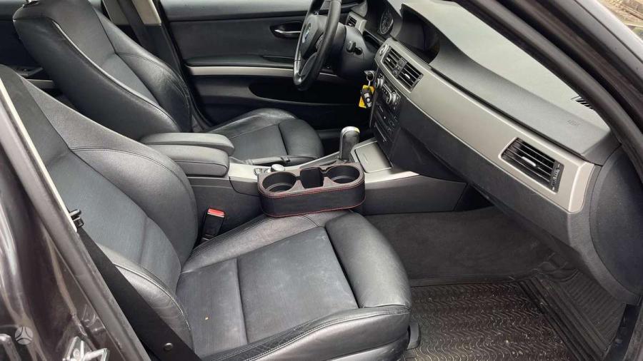 Pelēks BMW 320 2006 Marijampole, ar dzinēja tilpumu 2.00 L un nobraukumu 385 tūkst. km par 3450 €, foto 23 vietnē AUTOMOTO.COM.LV