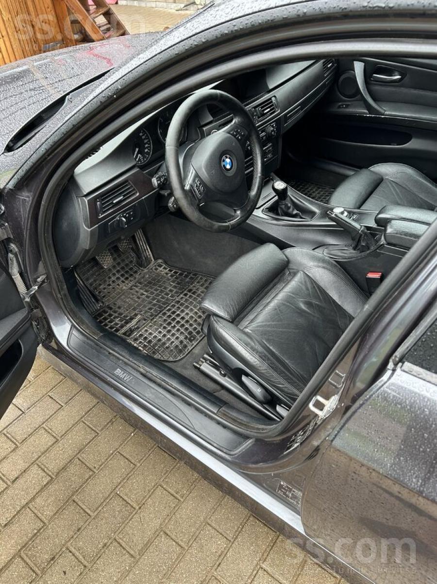 Grey BMW 320 2006 in Liepaja, with an engine capacity of 2.00 L and mileage of 404 thousand km for 3200 €, photo 9 on AUTOMOTO.COM.LV