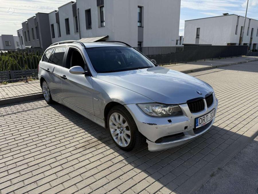 Pelēks BMW 320 2006 Viļņa, ar dzinēja tilpumu 2.00 L un nobraukumu 400 tūkst. km par 1200 €, foto 3 vietnē AUTOMOTO.COM.LV