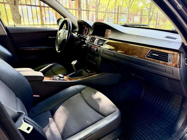 Grey BMW 320 2006 in Kaunas, with an engine capacity of 0.00 L and mileage of 348 thousand km for 3400 €, photo 10 on AUTOMOTO.COM.LV