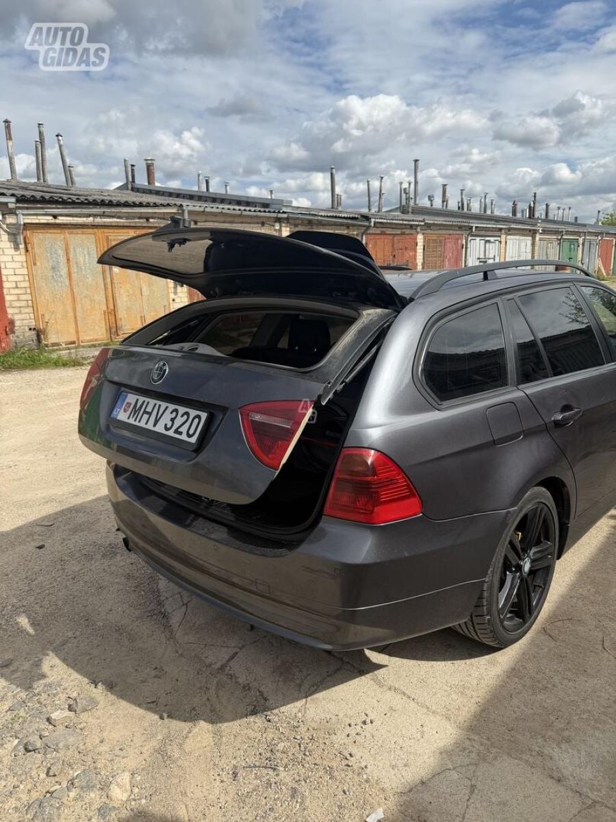 Pelēks BMW 320 2006 Panevēža, ar dzinēja tilpumu 2.00 L un nobraukumu 355 tūkst. km par 2600 €, foto 6 vietnē AUTOMOTO.COM.LV