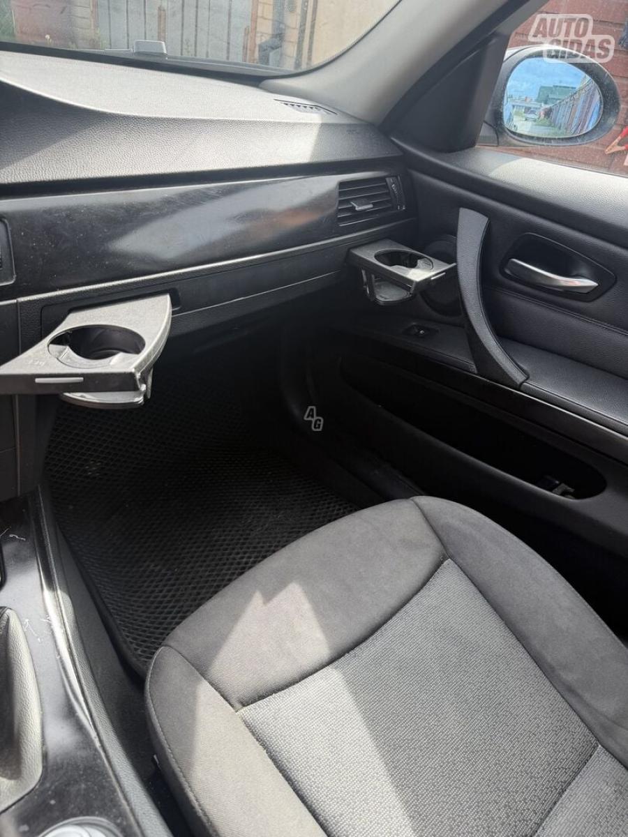 Pelēks BMW 320 2006 Panevēža, ar dzinēja tilpumu 2.00 L un nobraukumu 355 tūkst. km par 2600 €, foto 12 vietnē AUTOMOTO.COM.LV
