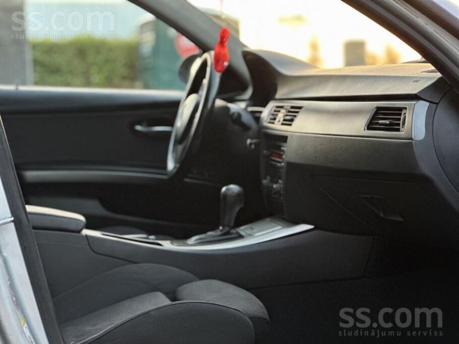 Pelēks BMW 320 2006 Jelgava, ar dzinēja tilpumu 2.00 L un nobraukumu 0 tūkst. km par 2450 €, foto 12 vietnē AUTOMOTO.COM.LV