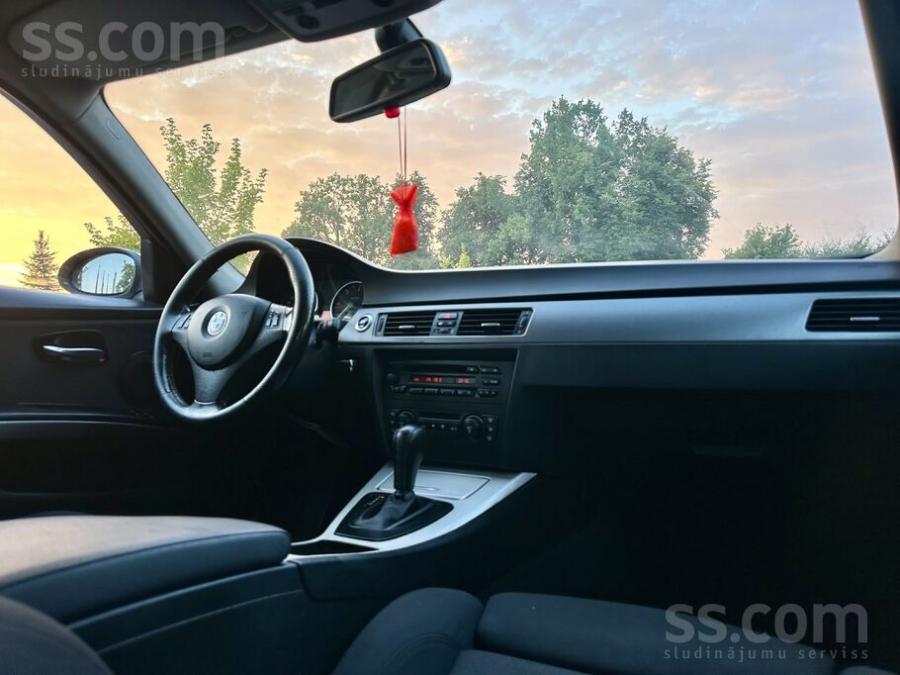 Pelēks BMW 320 2006 Jelgava, ar dzinēja tilpumu 2.00 L un nobraukumu 0 tūkst. km par 2450 €, foto 16 vietnē AUTOMOTO.COM.LV