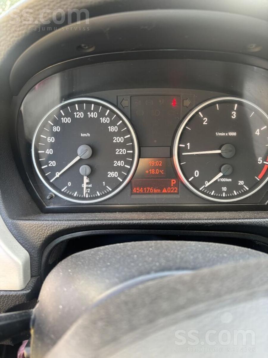 Grey BMW 320 2006 in Saldus, with an engine capacity of 2.00 L and mileage of 454 thousand km for 2000 €, photo 8 on AUTOMOTO.COM.LV