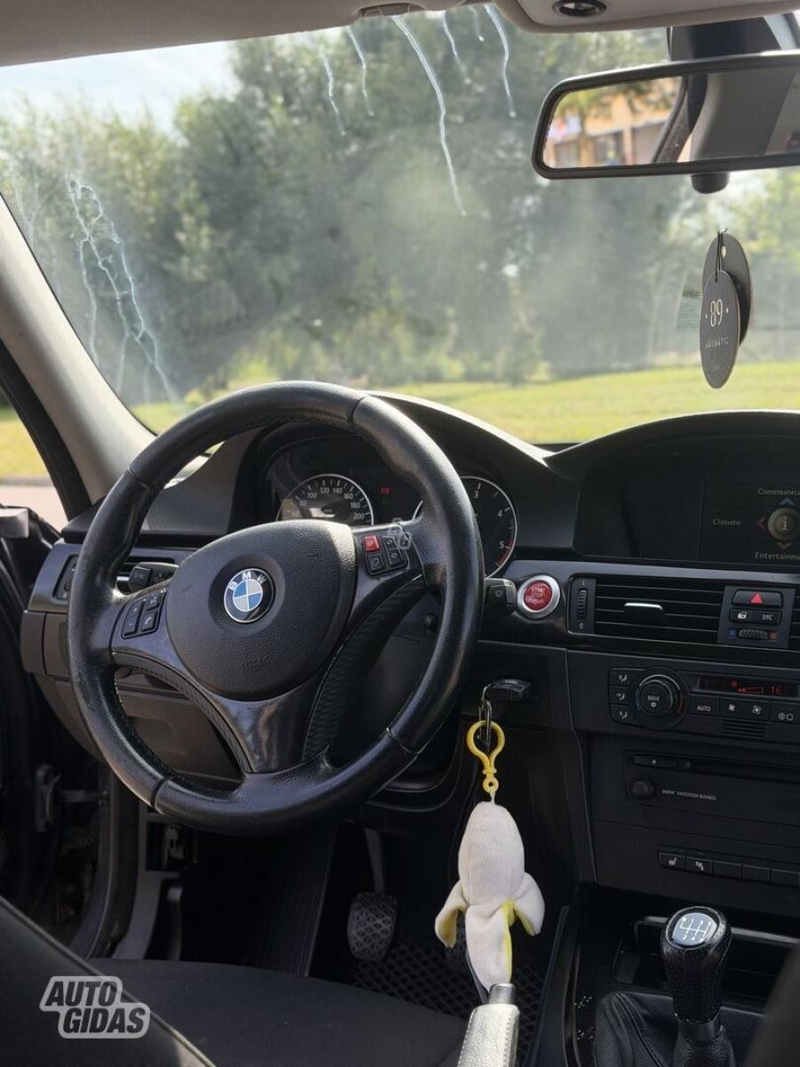 Pelēks BMW 320 2006 Panevēža, ar dzinēja tilpumu 2.00 L un nobraukumu 355 tūkst. km par 2500 €, foto 12 vietnē AUTOMOTO.COM.LV