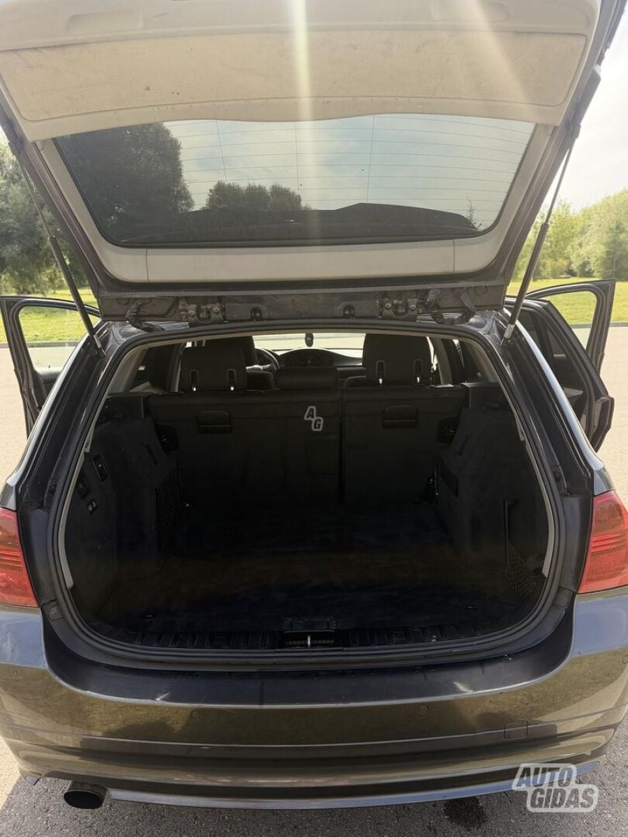 Pelēks BMW 320 2006 Panevēža, ar dzinēja tilpumu 2.00 L un nobraukumu 355 tūkst. km par 2500 €, foto 13 vietnē AUTOMOTO.COM.LV