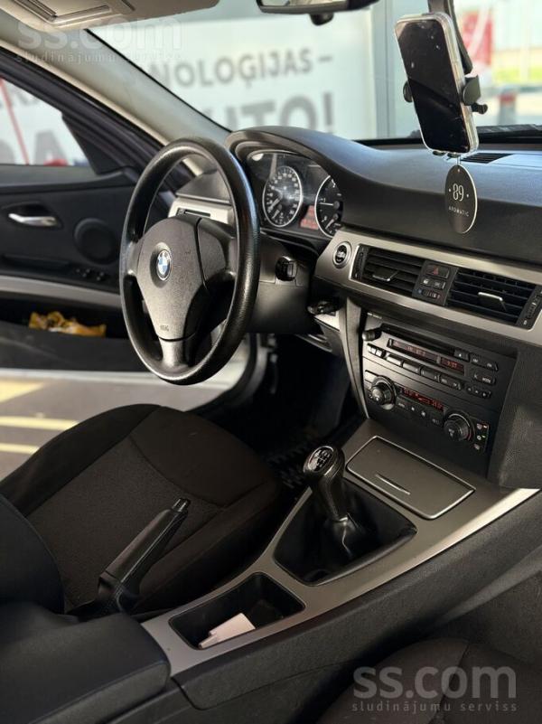Grey BMW 320 2006 in Kuldiga, with an engine capacity of 2.00 L and mileage of 304 thousand km for 3000 €, photo 6 on AUTOMOTO.COM.LV