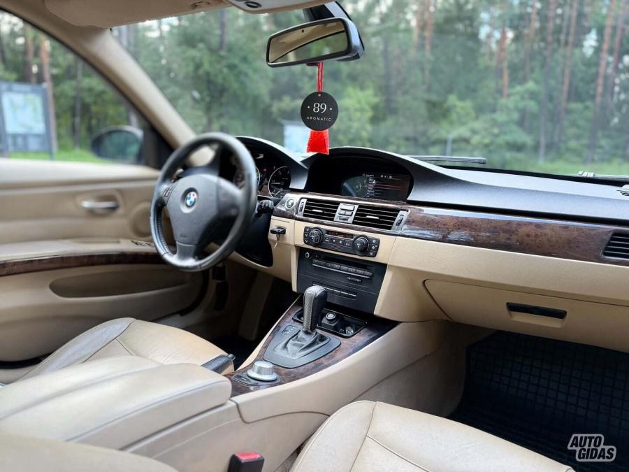 Pelēks BMW 320 2006 Kauņa, ar dzinēja tilpumu 2.00 L un nobraukumu 390 tūkst. km par 2290 €, foto 21 vietnē AUTOMOTO.COM.LV