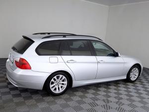 Grey BMW 320 2006 in Tallinn, with an engine capacity of 2.00 L and mileage of 374 thousand km for 1499 €, photo 4 on AUTOMOTO.COM.LV