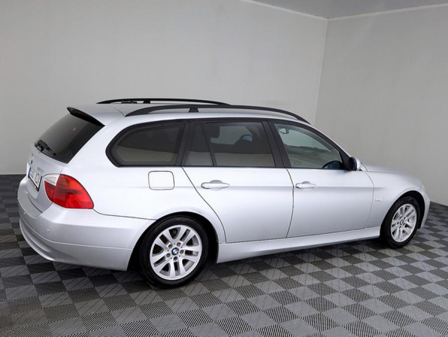 Grey BMW 320 2006 in Tallinn, with an engine capacity of 2.00 L and mileage of 374 thousand km for 1499 €, photo 4 on AUTOMOTO.COM.LV