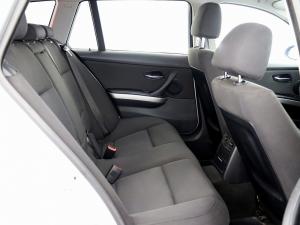 Grey BMW 320 2006 in Tallinn, with an engine capacity of 2.00 L and mileage of 374 thousand km for 1499 €, photo 15 on AUTOMOTO.COM.LV