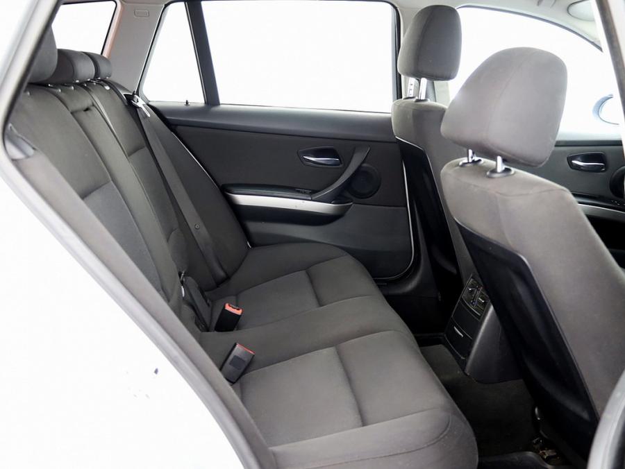 Grey BMW 320 2006 in Tallinn, with an engine capacity of 2.00 L and mileage of 374 thousand km for 1499 €, photo 15 on AUTOMOTO.COM.LV