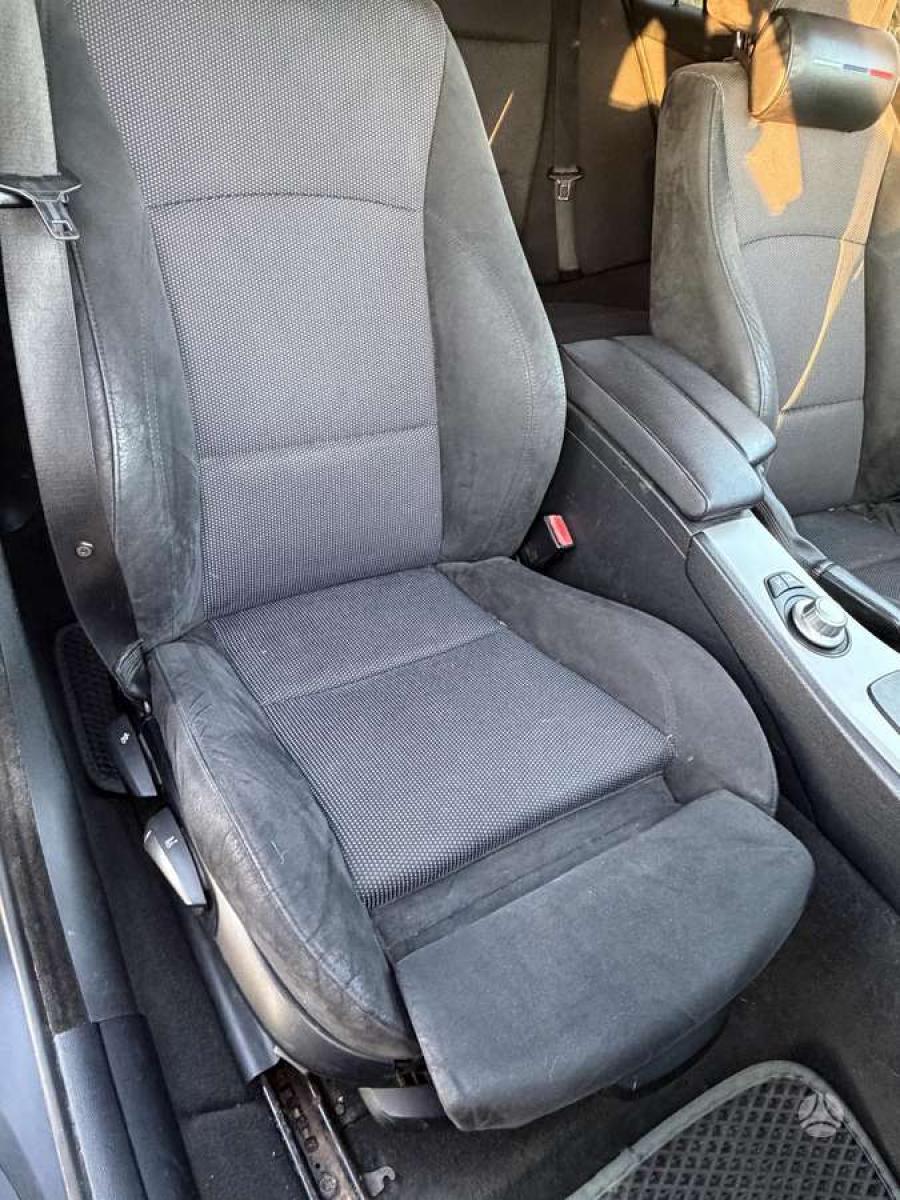 Grey BMW 320 2006 in Pasvalys, with an engine capacity of 2.00 L and mileage of 418 thousand km for 3000 €, photo 9 on AUTOMOTO.COM.LV