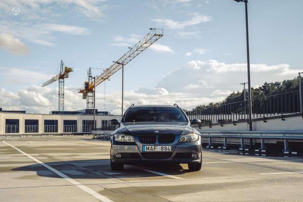 Pelēks BMW 320 2006 Viļņa, ar dzinēja tilpumu 2.00 L un nobraukumu 345 tūkst. km par 3400 €, foto 1 vietnē AUTOMOTO.COM.LV