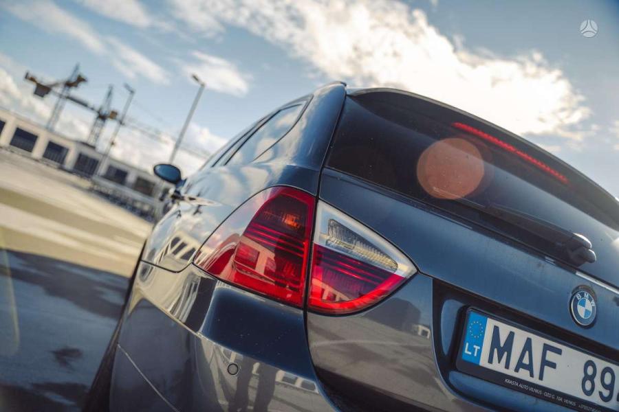 Pelēks BMW 320 2006 Viļņa, ar dzinēja tilpumu 2.00 L un nobraukumu 345 tūkst. km par 3400 €, foto 3 vietnē AUTOMOTO.COM.LV