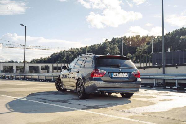Pelēks BMW 320 2006 Viļņa, ar dzinēja tilpumu 2.00 L un nobraukumu 345 tūkst. km par 3400 €, foto 4 vietnē AUTOMOTO.COM.LV