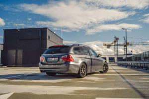 Pelēks BMW 320 2006 Viļņa, ar dzinēja tilpumu 2.00 L un nobraukumu 345 tūkst. km par 3400 €, foto 5 vietnē AUTOMOTO.COM.LV