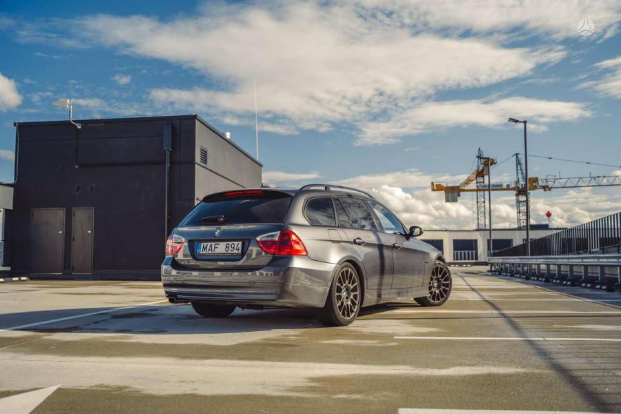 Pelēks BMW 320 2006 Viļņa, ar dzinēja tilpumu 2.00 L un nobraukumu 345 tūkst. km par 3400 €, foto 5 vietnē AUTOMOTO.COM.LV