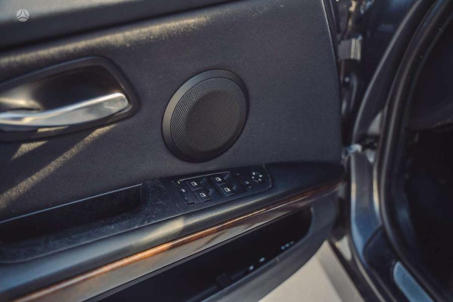 Pelēks BMW 320 2006 Viļņa, ar dzinēja tilpumu 2.00 L un nobraukumu 345 tūkst. km par 3400 €, foto 12 vietnē AUTOMOTO.COM.LV