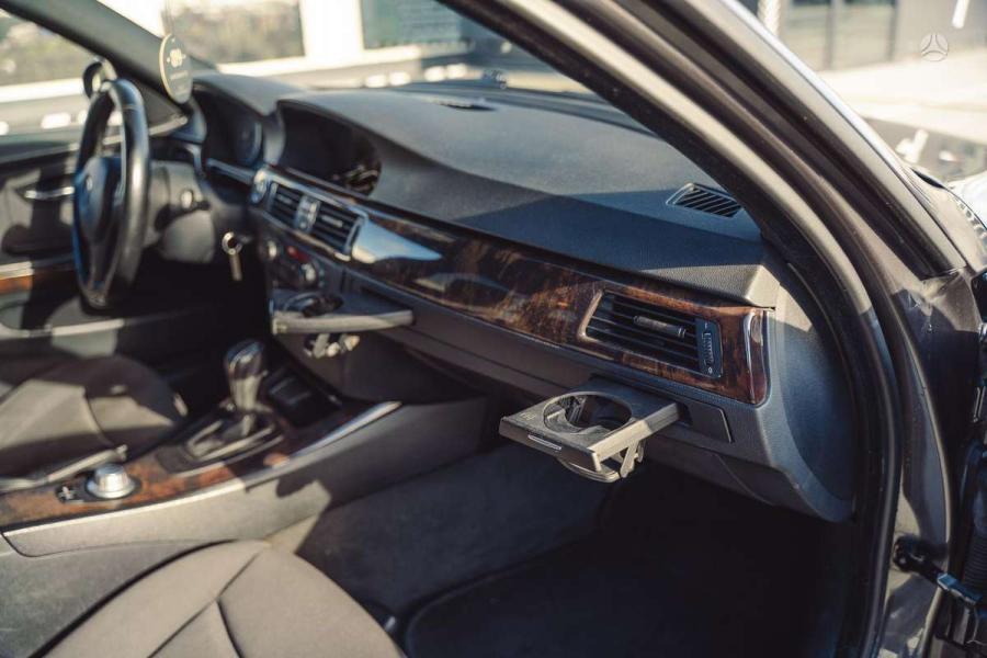 Pelēks BMW 320 2006 Viļņa, ar dzinēja tilpumu 2.00 L un nobraukumu 345 tūkst. km par 3400 €, foto 16 vietnē AUTOMOTO.COM.LV