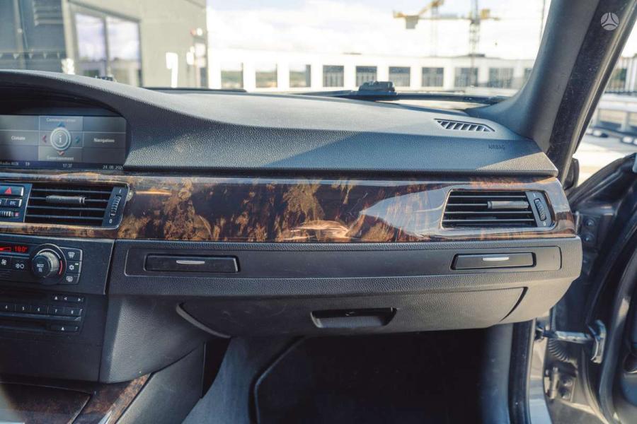 Pelēks BMW 320 2006 Viļņa, ar dzinēja tilpumu 2.00 L un nobraukumu 345 tūkst. km par 3400 €, foto 18 vietnē AUTOMOTO.COM.LV