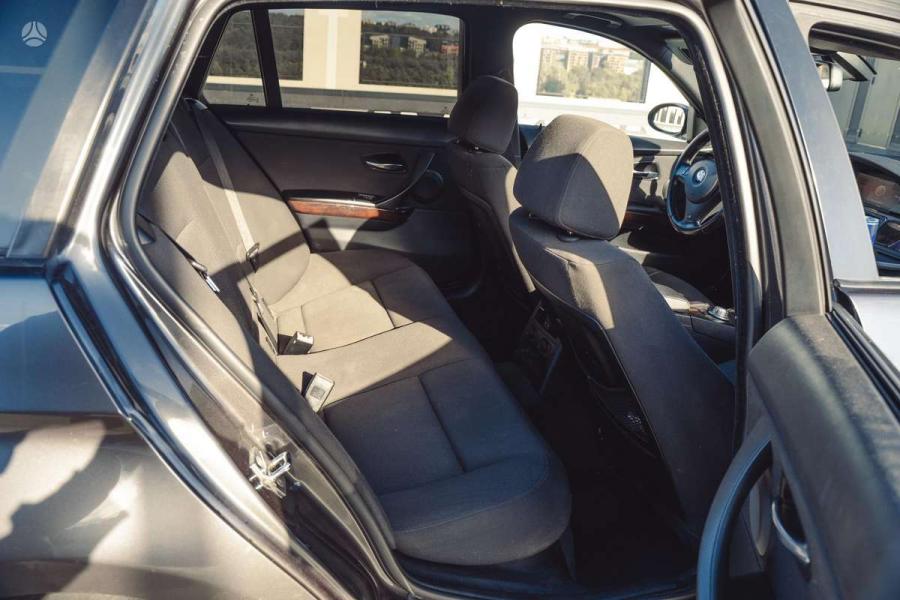 Pelēks BMW 320 2006 Viļņa, ar dzinēja tilpumu 2.00 L un nobraukumu 345 tūkst. km par 3400 €, foto 20 vietnē AUTOMOTO.COM.LV