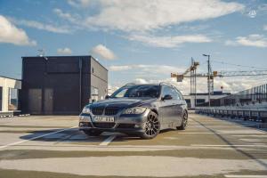 Pelēks BMW 320 2006 Viļņa, ar dzinēja tilpumu 2.00 L un nobraukumu 345 tūkst. km par 3400 €, foto 30 vietnē AUTOMOTO.COM.LV