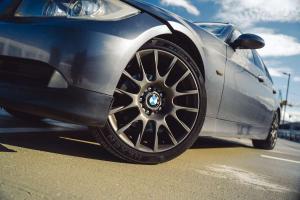 Pelēks BMW 320 2006 Viļņa, ar dzinēja tilpumu 2.00 L un nobraukumu 345 tūkst. km par 3400 €, foto 31 vietnē AUTOMOTO.COM.LV