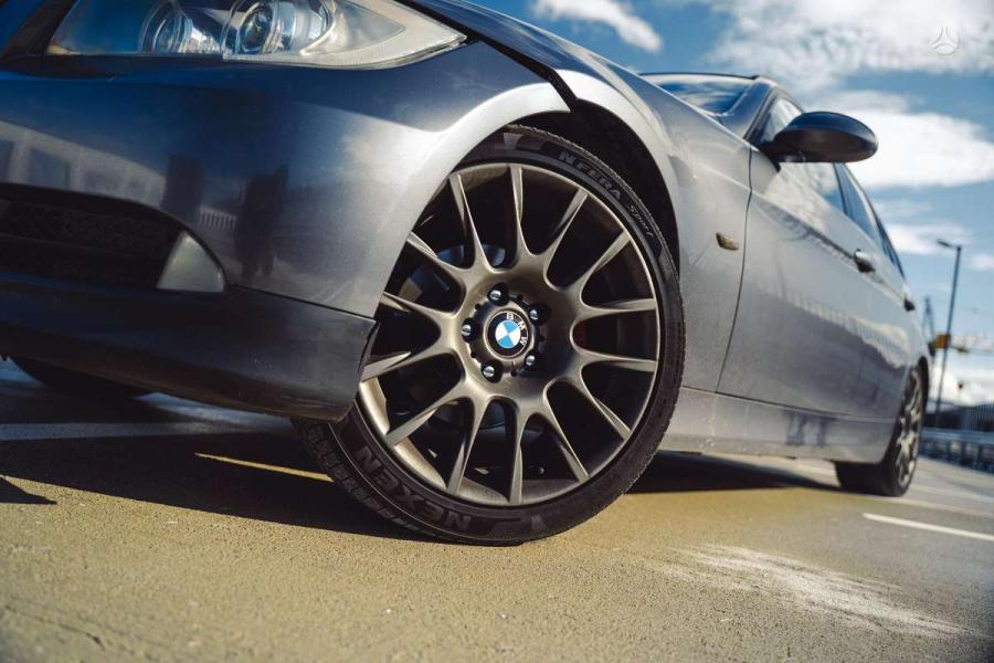 Pelēks BMW 320 2006 Viļņa, ar dzinēja tilpumu 2.00 L un nobraukumu 345 tūkst. km par 3400 €, foto 31 vietnē AUTOMOTO.COM.LV