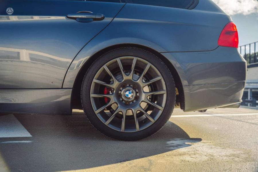 Pelēks BMW 320 2006 Viļņa, ar dzinēja tilpumu 2.00 L un nobraukumu 345 tūkst. km par 3400 €, foto 34 vietnē AUTOMOTO.COM.LV