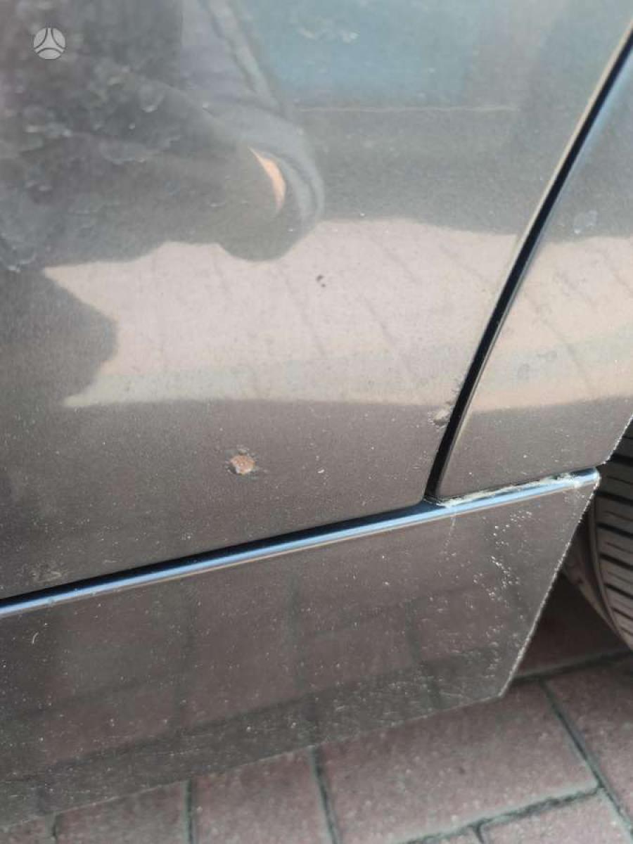 Pelēks BMW 320 2006 Viļņa, ar dzinēja tilpumu 2.00 L un nobraukumu 345 tūkst. km par 3400 €, foto 44 vietnē AUTOMOTO.COM.LV