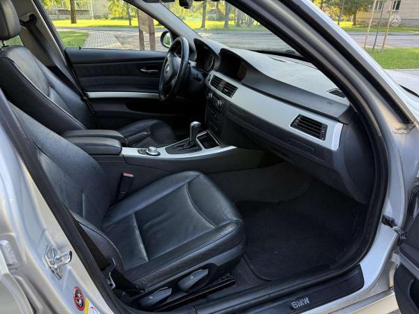 Grey BMW 320 2006 in Ukmerge, with an engine capacity of 2.00 L and mileage of 324 thousand km for 2850 €, photo 11 on AUTOMOTO.COM.LV