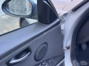 Grey BMW 320 2006 in Vilnius, with an engine capacity of 2.00 L and mileage of 307 thousand km for 2450 €, photo 12 on AUTOMOTO.COM.LV